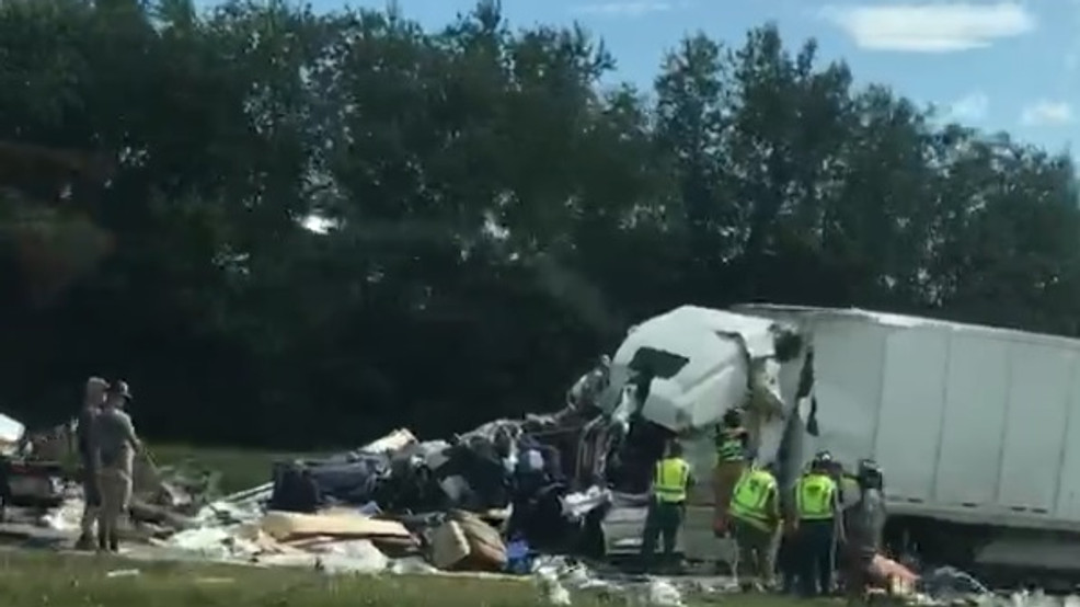 UPDATE: Police investigate fatal I-81 crash near Smyth County-Wythe ... UPDATE: Police investigate fatal I-81 crash near Smyth County-Wythe ...