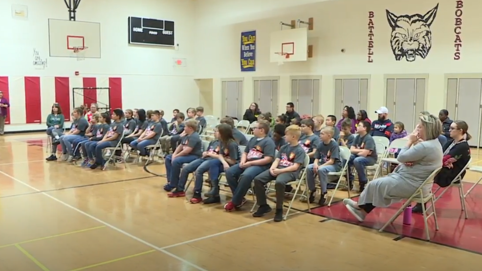 Hundreds of fifth graders graduate from DARE Program | WSBT