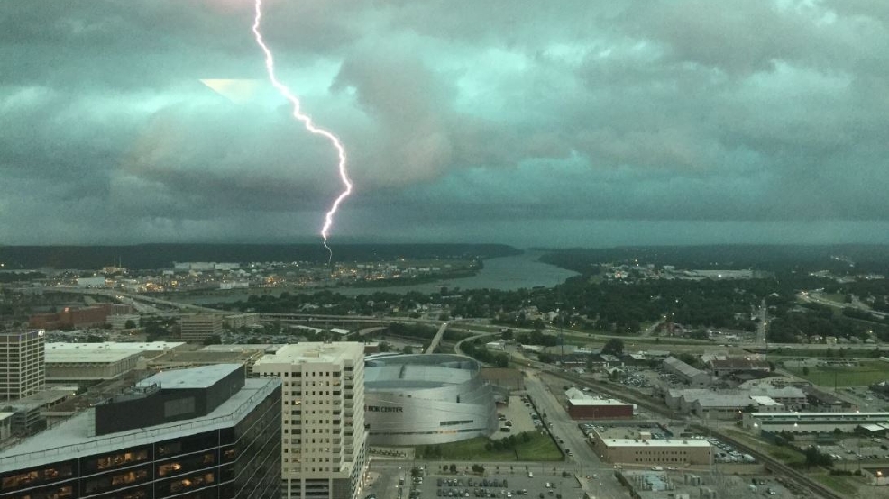 200-mile-long lightning bolt recorded in Oklahoma | KTUL